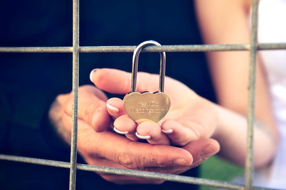With this love lock, I thee wed. Lovelocks emerging trend in Australia